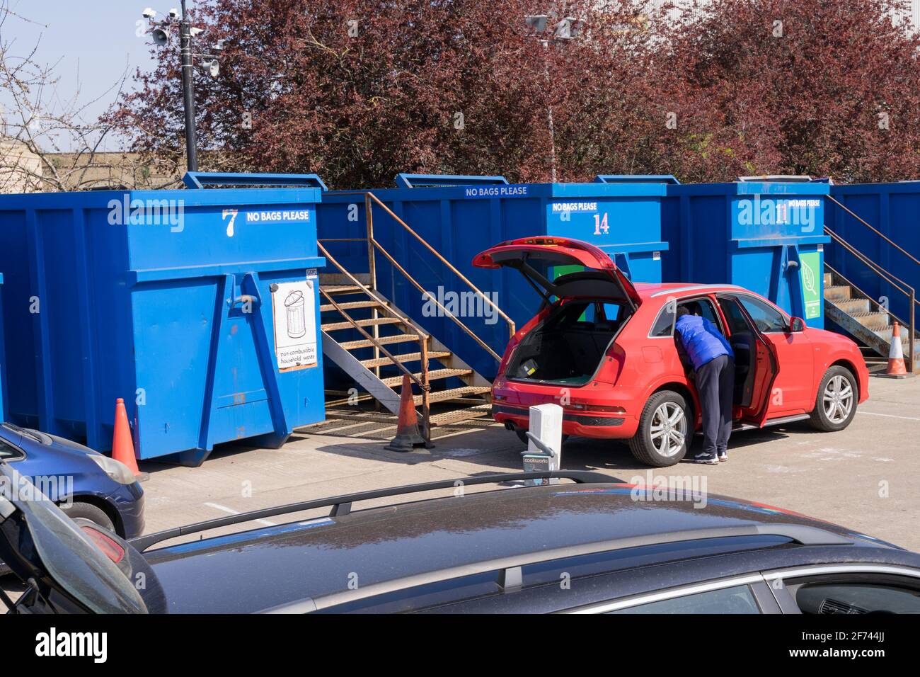 Car recycle hi-res stock photography and images - Alamy