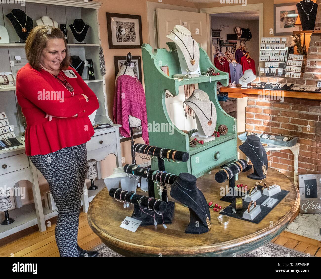 Country shop shopping hi-res stock photography and images - Alamy