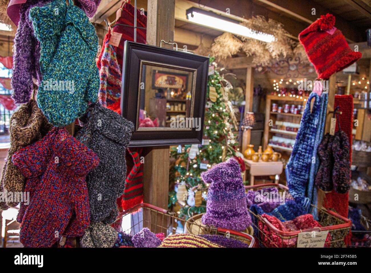 Country store interior hi-res stock photography and images - Alamy