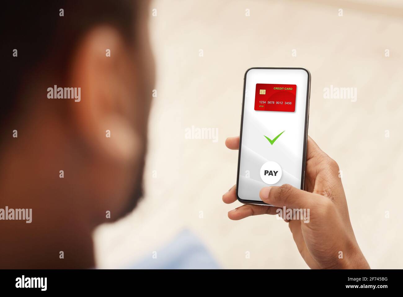 Mobile pay black man hi-res stock photography and images - Alamy