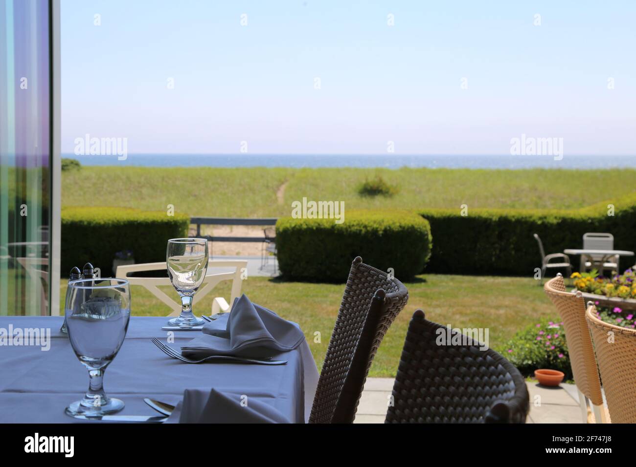 Ocean view table setting hi-res stock photography and images - Alamy