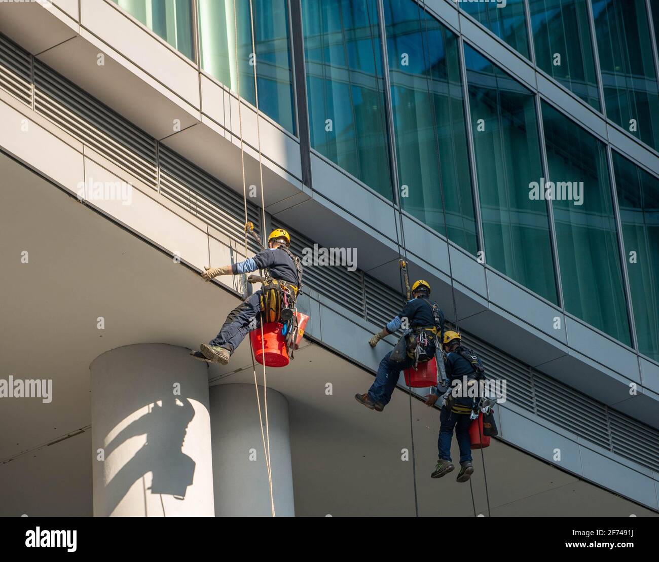 Cleaning skyscrapers hi-res stock photography and images - Alamy