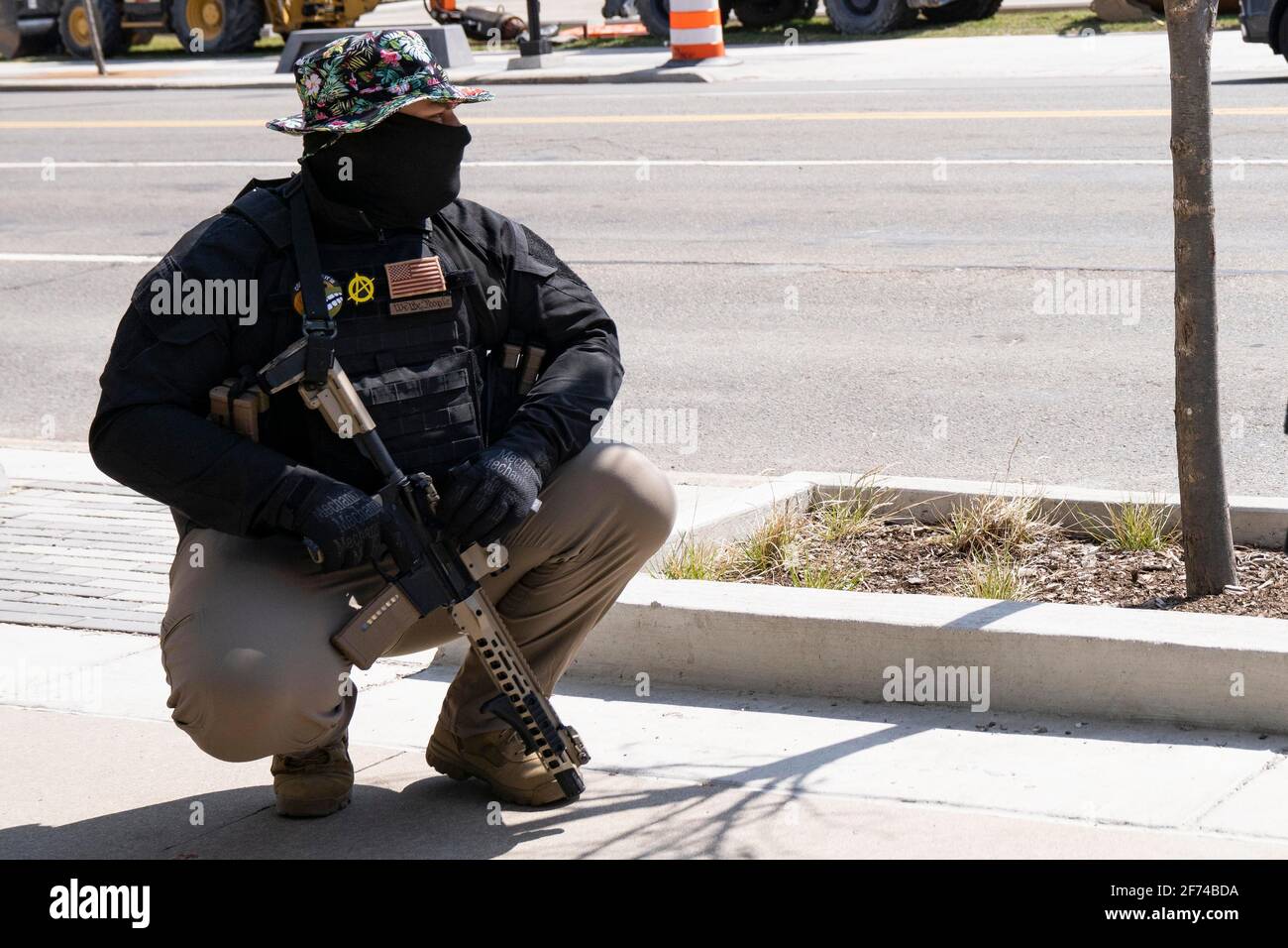 Police standoff guns hi-res stock photography and images - Alamy