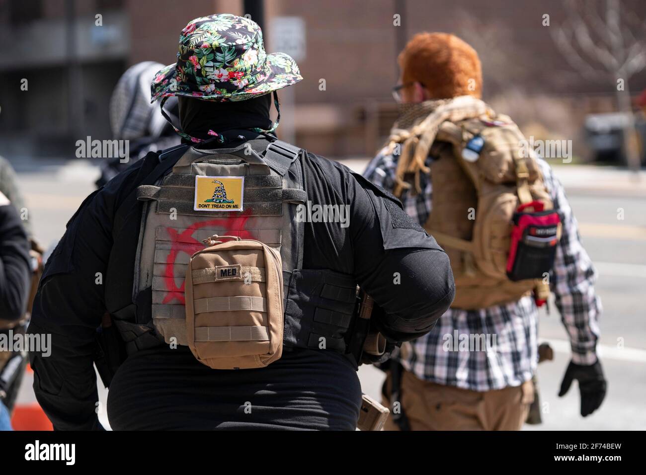 Police standoff guns hi-res stock photography and images - Alamy