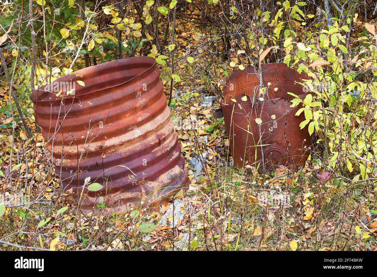 Random scrap metal sitting in the bushes Stock Photo - Alamy