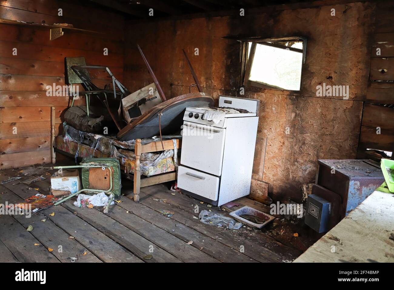 Trappers cabin hi-res stock photography and images - Alamy