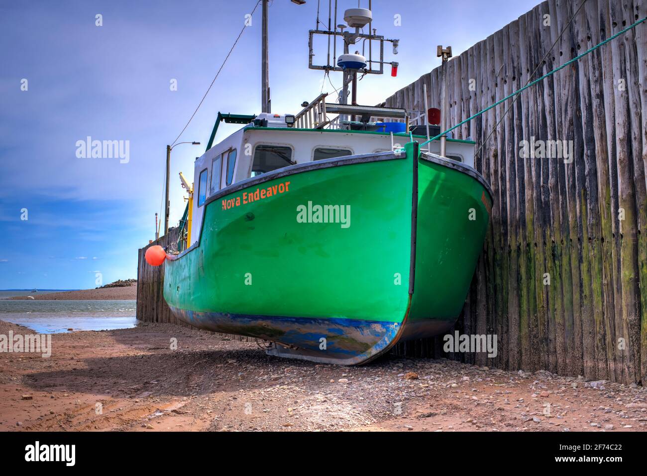 Boat dock at low tide hi-res stock photography and images - Alamy