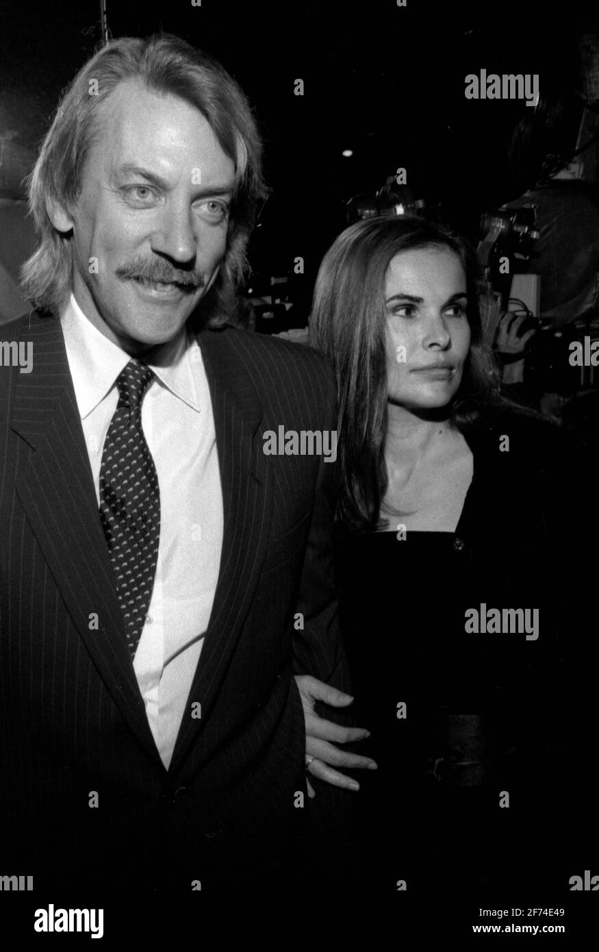 Donald sutherland 1980s hi-res stock photography and images - Alamy