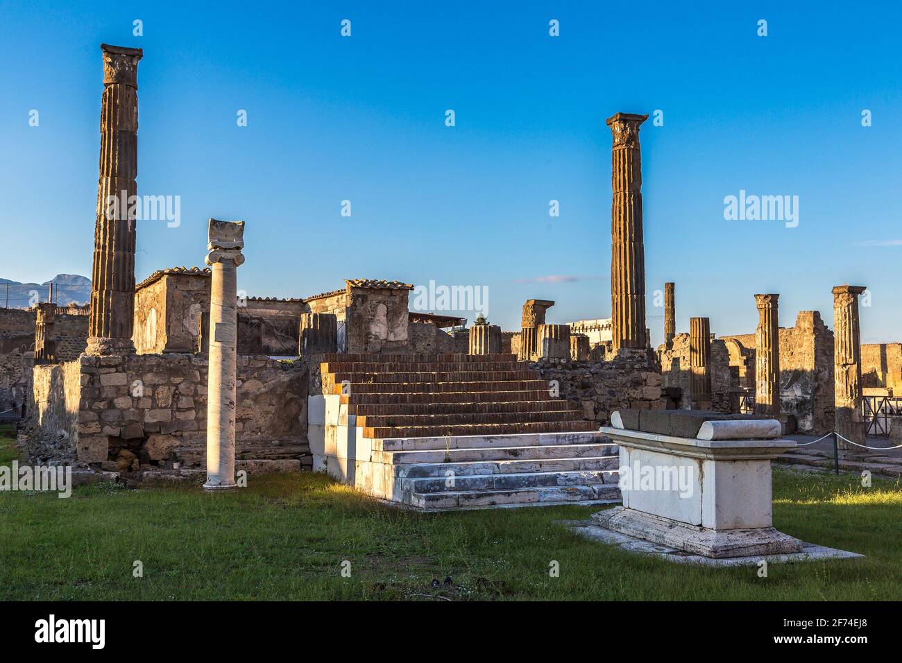 Pompeii city destroyed in 79BC by the eruption of Mount Vesuvius Stock ...