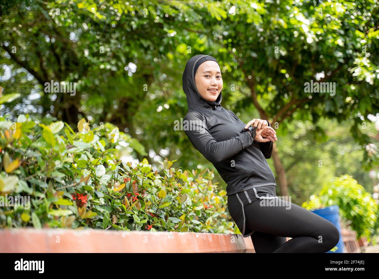 Muslim athlete hi-res stock photography and images - Alamy