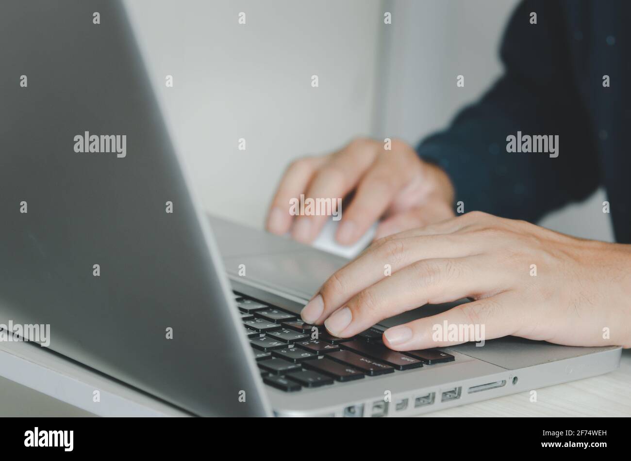 Man typing computer office hi-res stock photography and images - Alamy