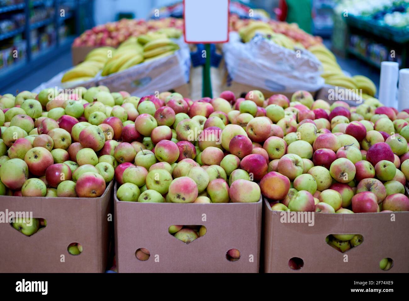 Boxes of apples on the shelves in the supermarket Stock Photo - Alamy