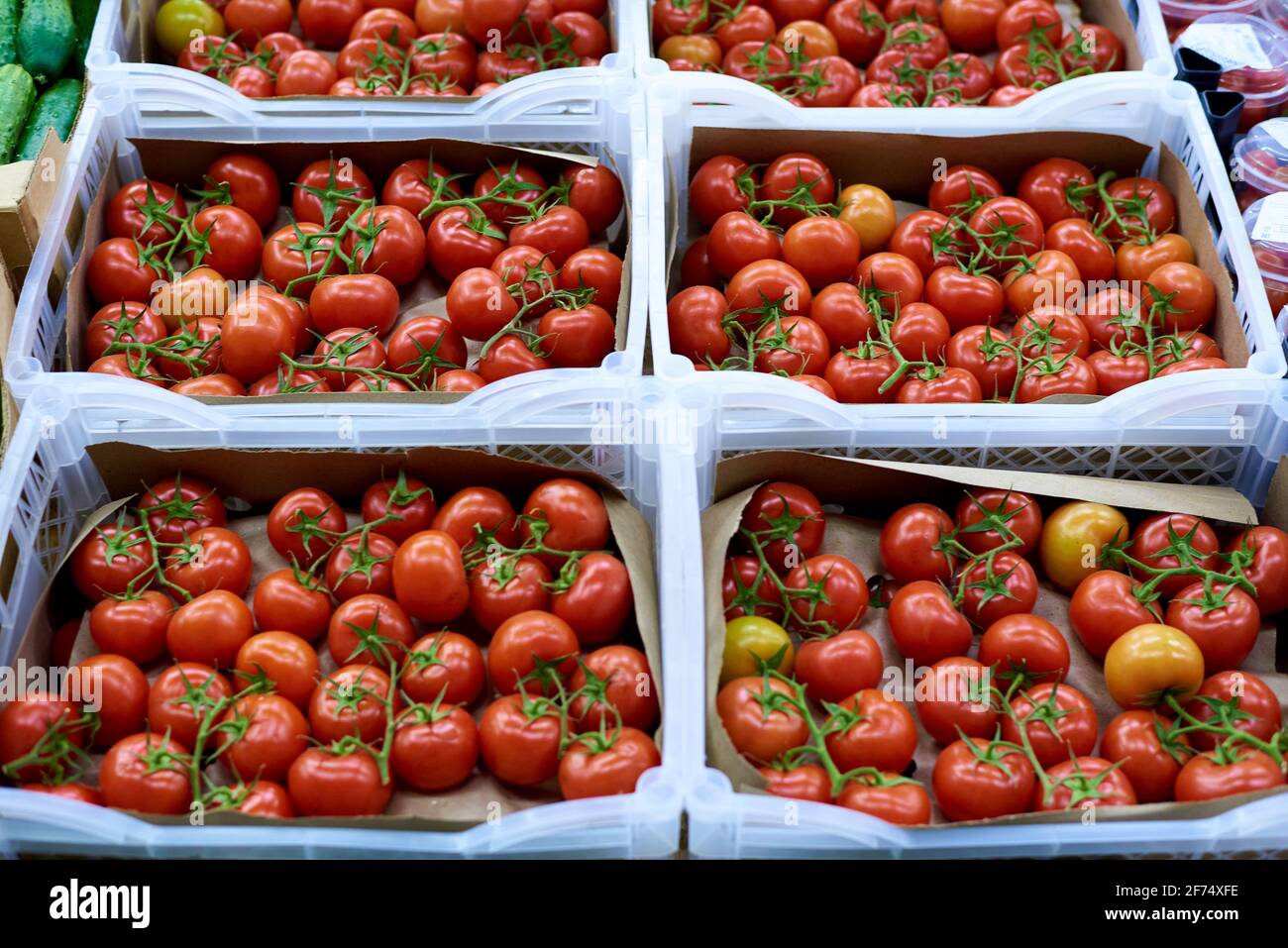 Boxes with tomatoes on a shelf in a supermarket Stock Photo - Alamy