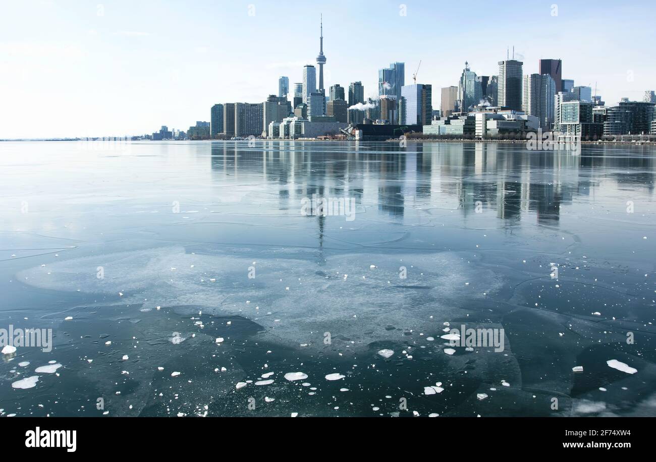 Toronto snow skyline hi-res stock photography and images - Alamy