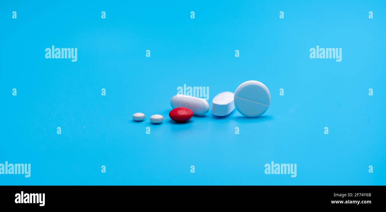 White oval pill hi-res stock photography and images - Alamy