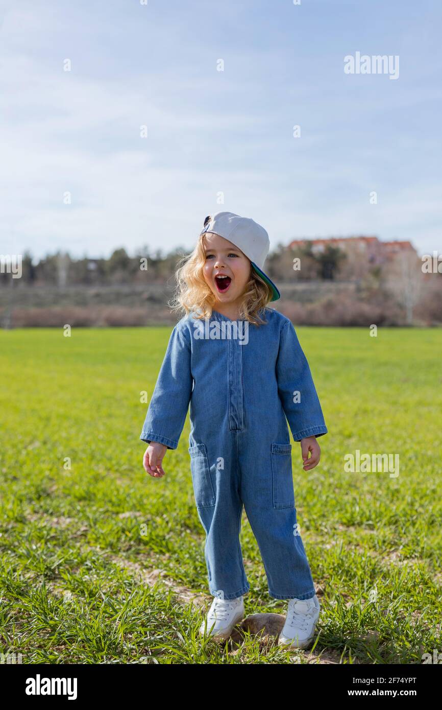 Surprised kid full body hi-res stock photography and images - Alamy