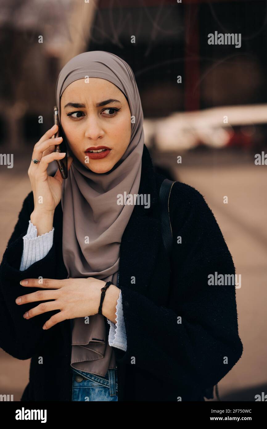 Worried conversation hi-res stock photography and images - Alamy