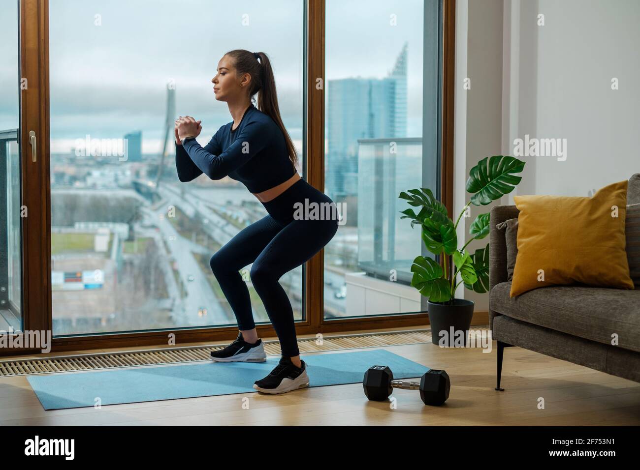 Woman squat pose hi-res stock photography and images - Alamy