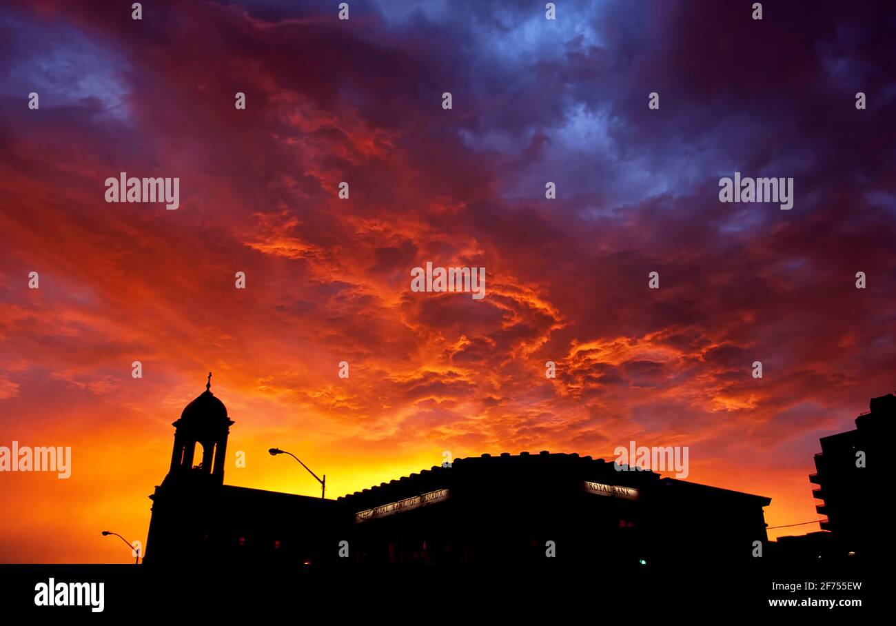 Vivid summer sunset hi-res stock photography and images - Alamy