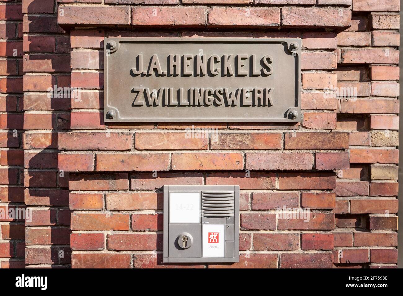 Zwilling hi-res stock photography and images - Alamy