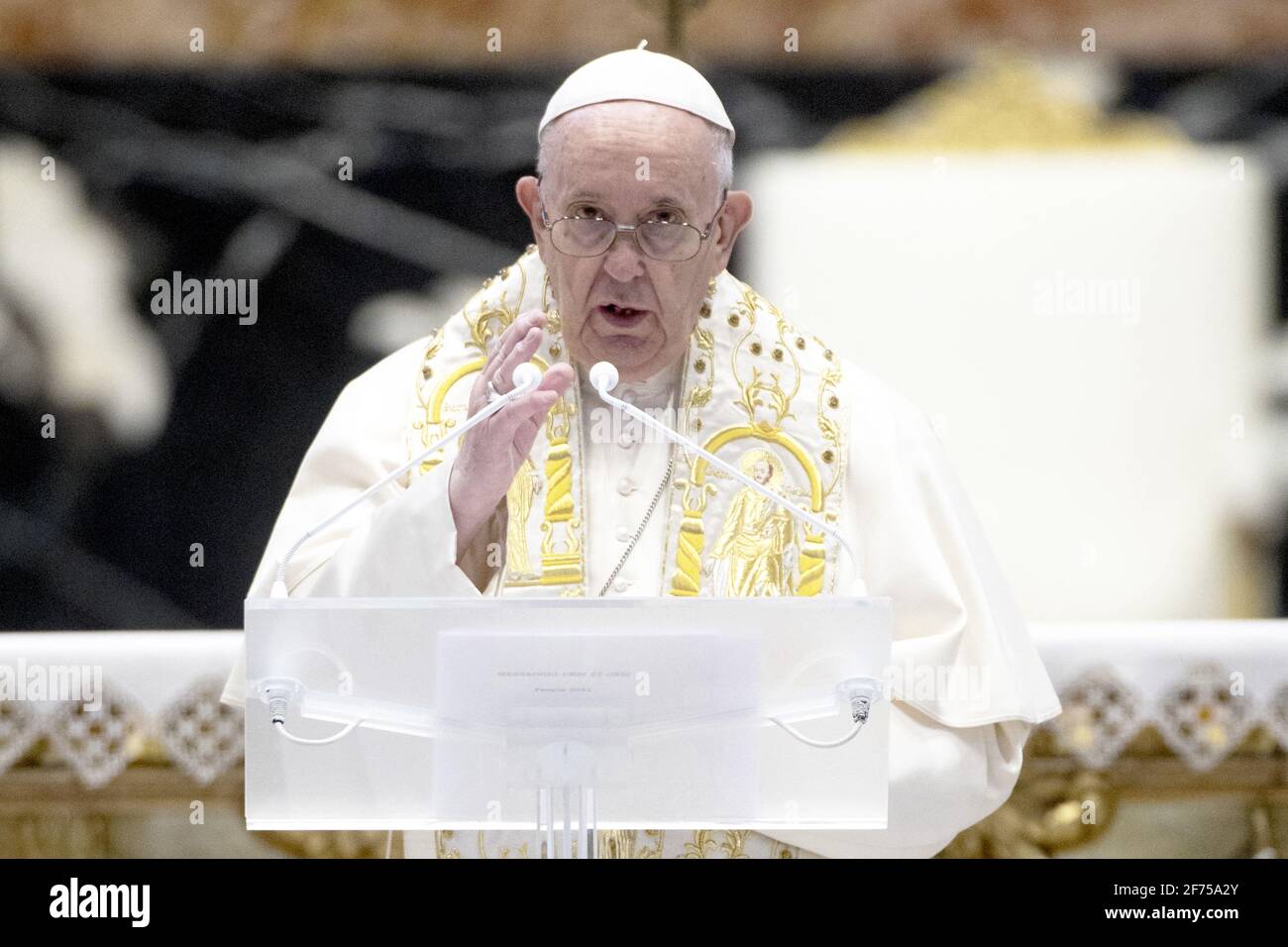 Pope Francis celebrating Easter Mass at St. Peter's Basilica in The ...