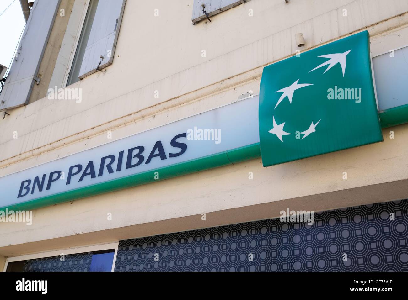 Bnp paribas building paris hi-res stock photography and images - Alamy