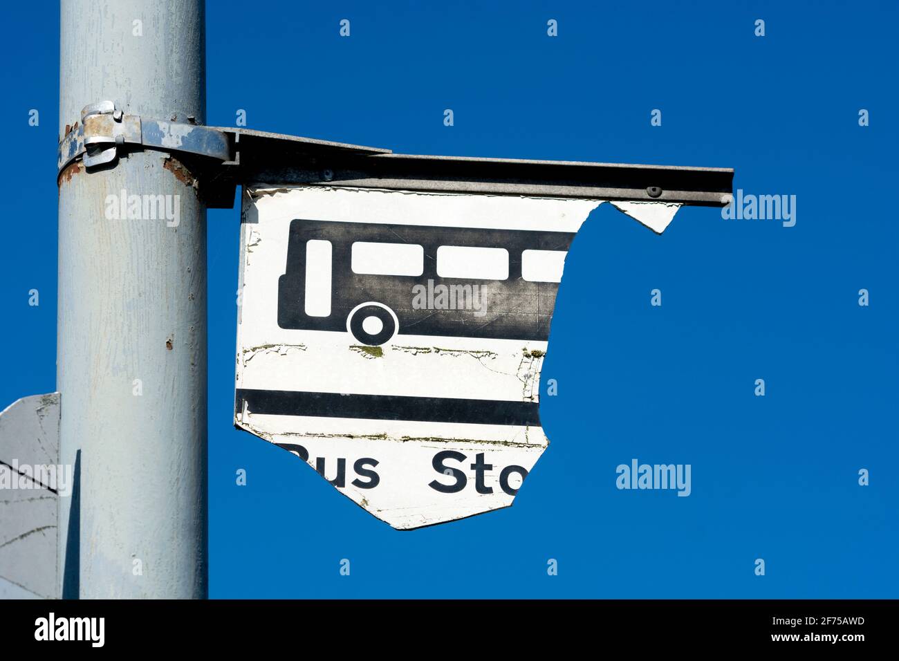 A broken bus stop sign, Warwick, UK Stock Photo - Alamy