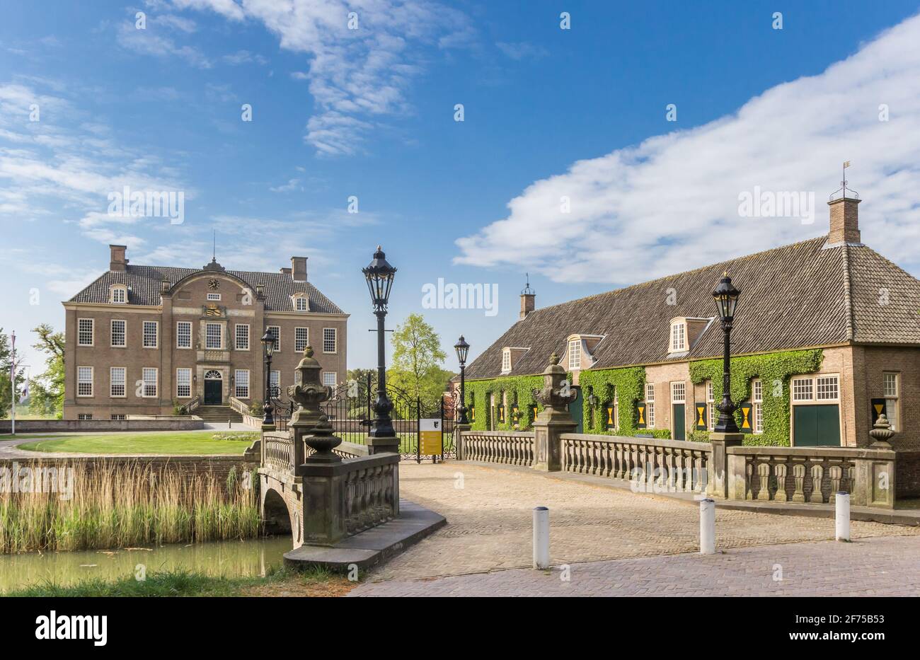 Bridge leading to the historic Eerde castle in Ommen, Netherlands Stock ...