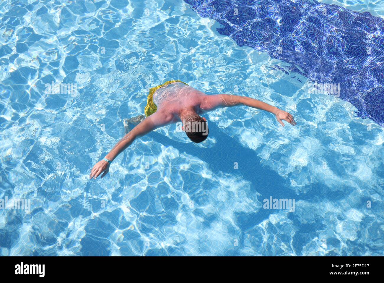 Top view dive swimming pool hi-res stock photography and images - Alamy