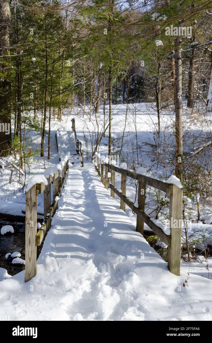 Bridge with snow footprints hi-res stock photography and images - Alamy