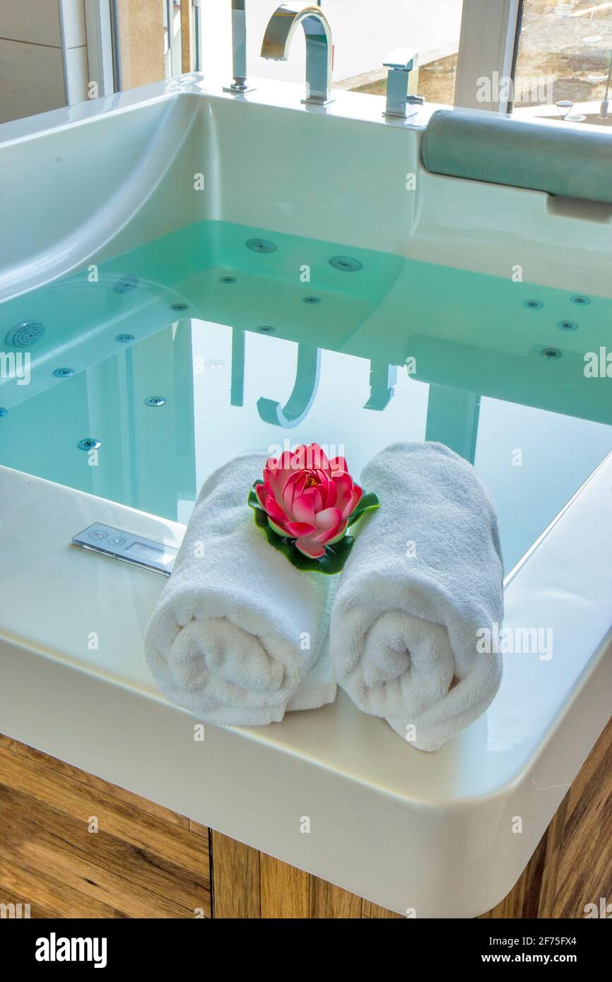 White lily spa massage hi-res stock photography and images - Alamy