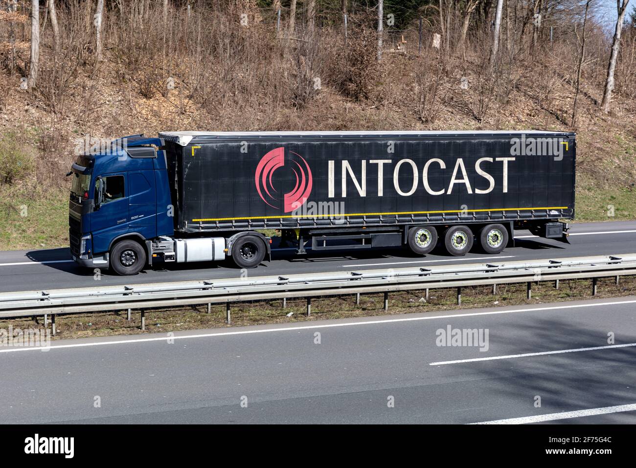 Intocast hi-res stock photography and images - Alamy