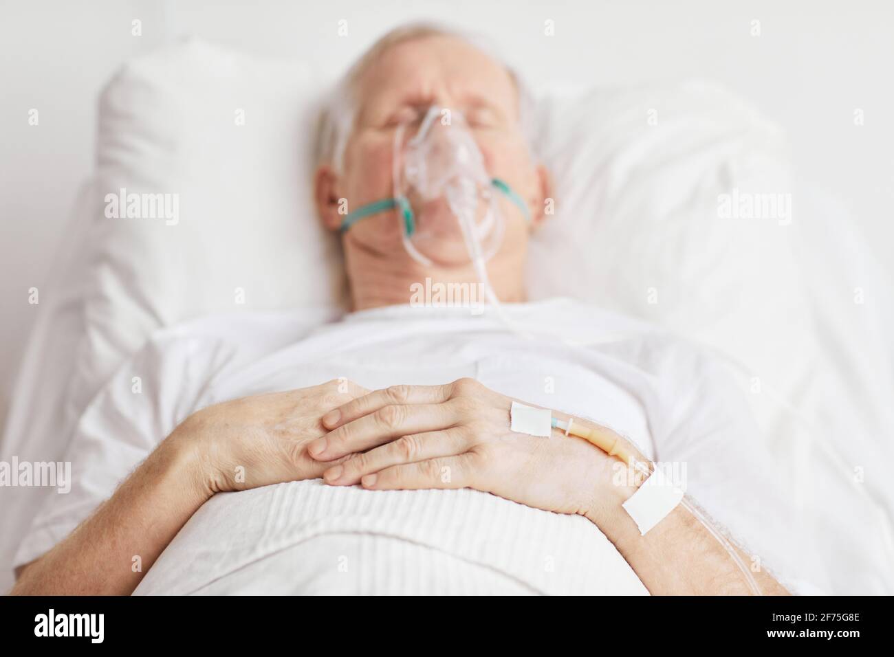 Iv drip hospital bed hi-res stock photography and images - Alamy
