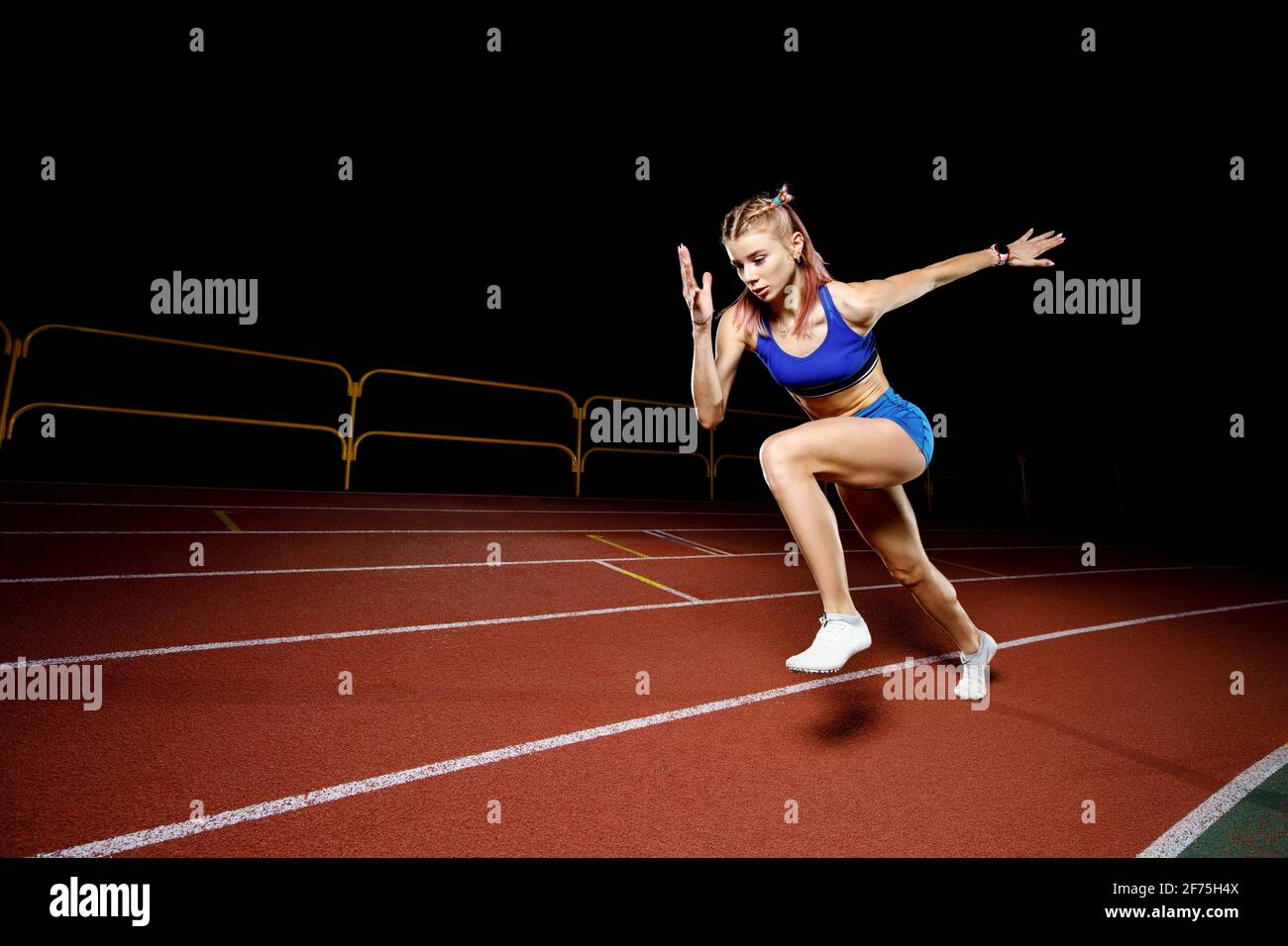 Female sprinter starting block hi-res stock photography and images - Alamy