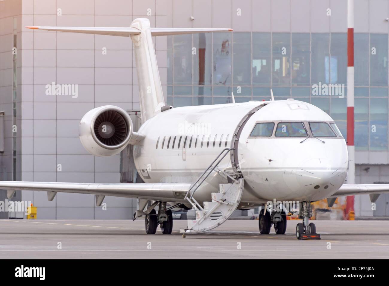 Short haul aircraft hi-res stock photography and images - Alamy