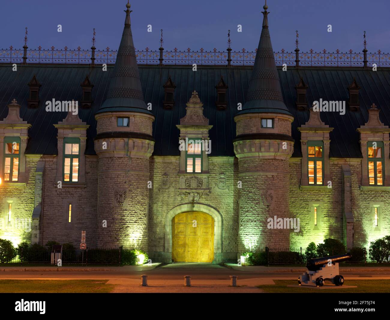 Armoury building hi-res stock photography and images - Alamy