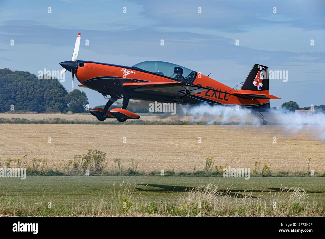 Extra aircraft hi-res stock photography and images - Alamy