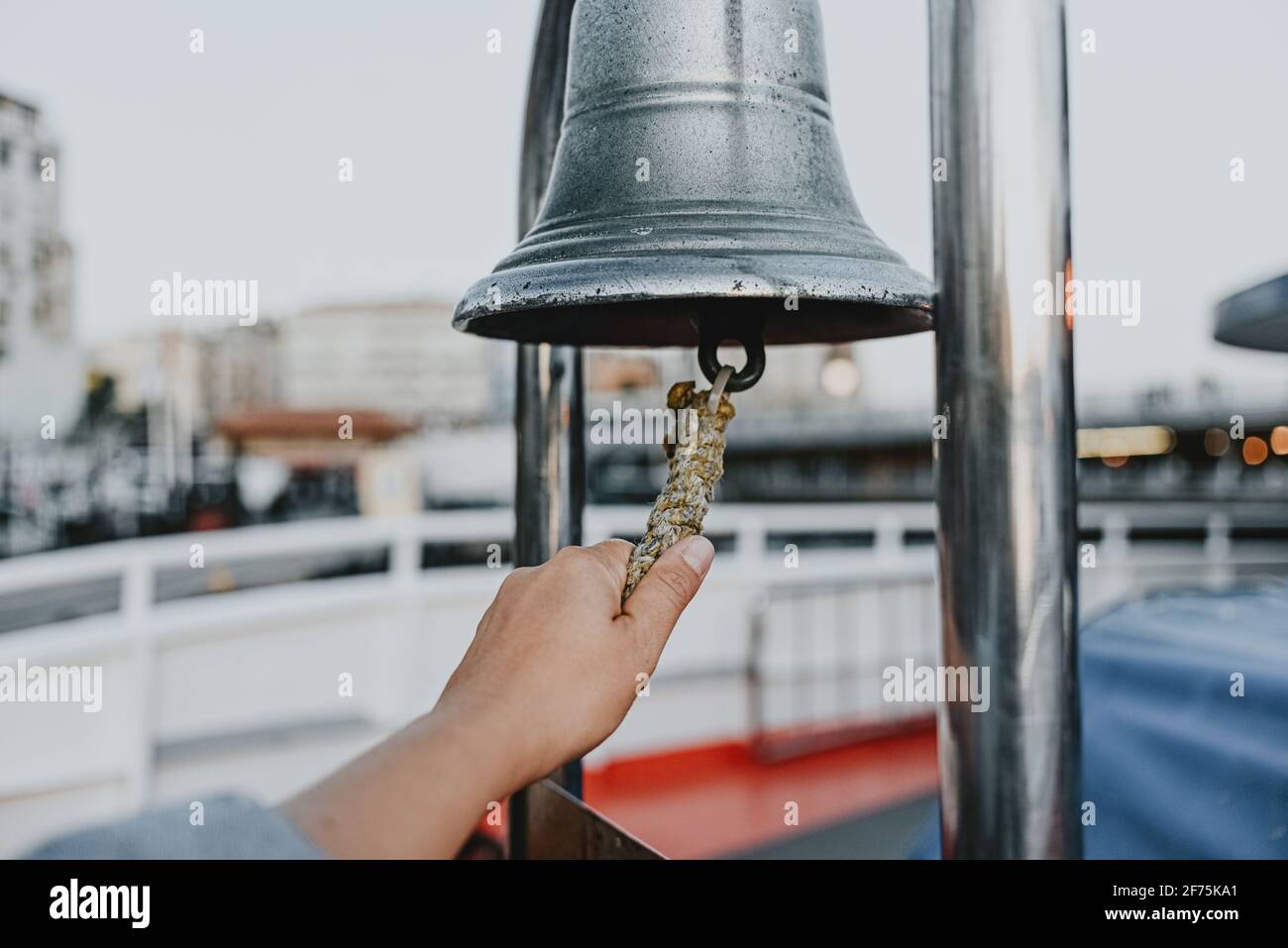 Fight bell hi-res stock photography and images - Alamy