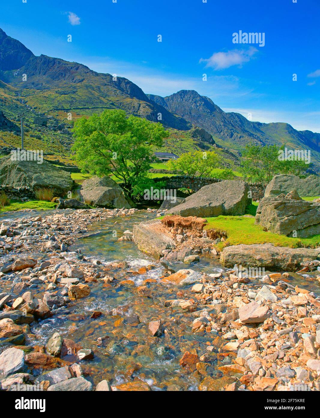 UK, Wales, Gwyned, Snowdonia National Park, Llanberis Pass, summer ...