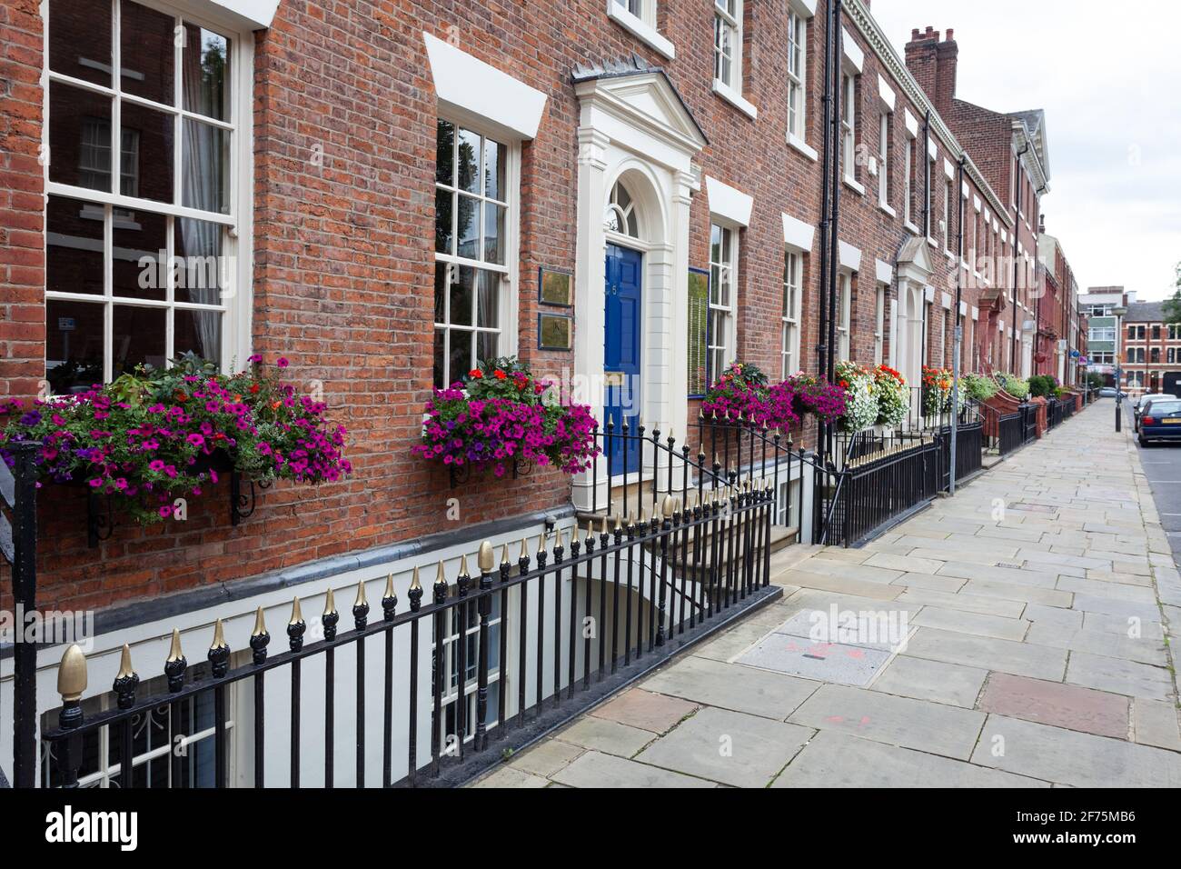 Terrace houses uk leeds hi-res stock photography and images - Alamy