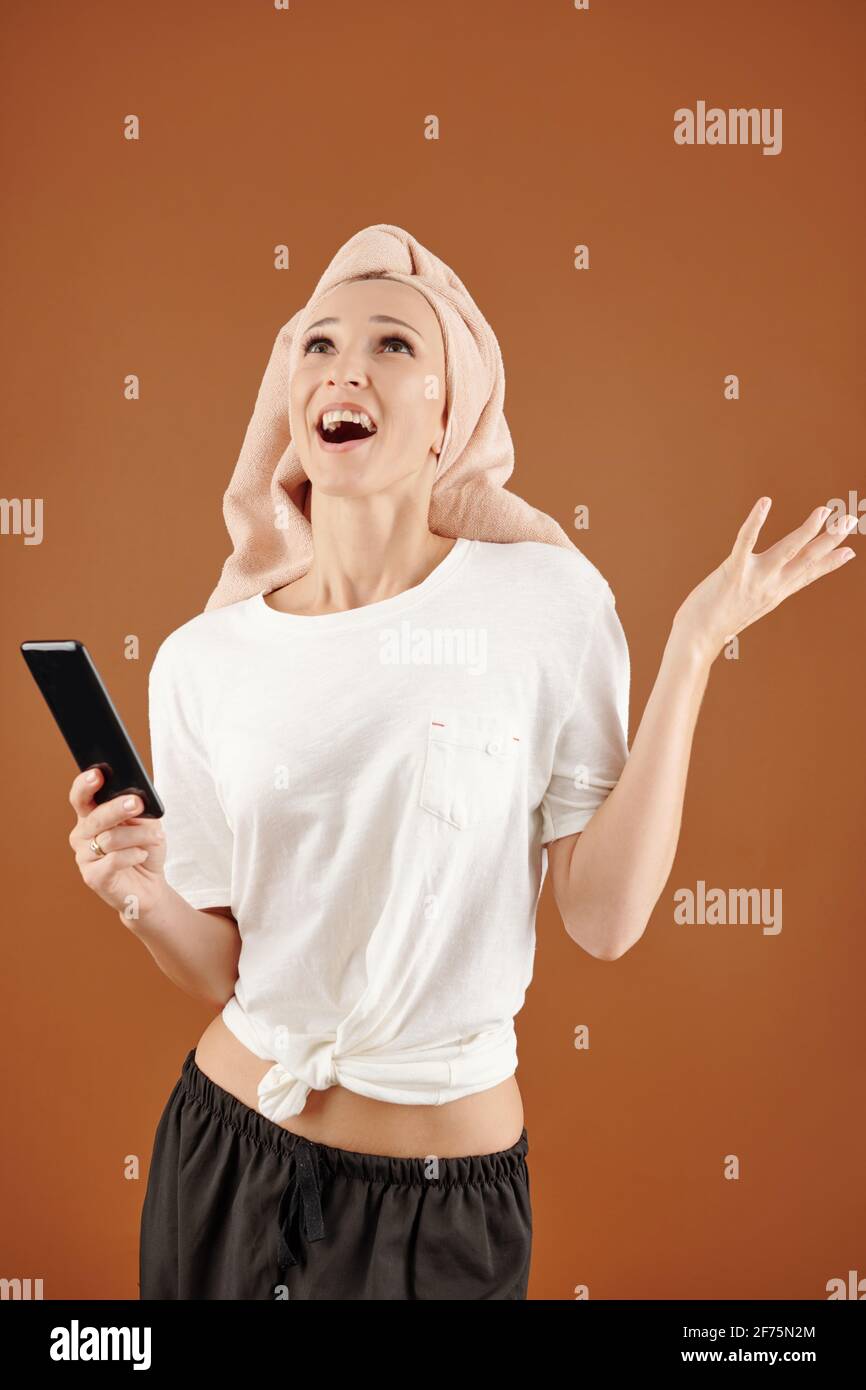 Receiving text message hi-res stock photography and images - Alamy