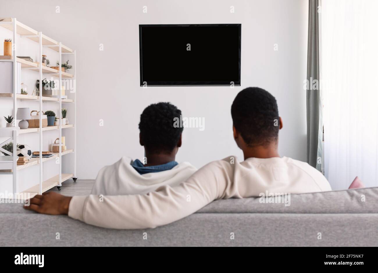 Smart tv family hi-res stock photography and images - Alamy