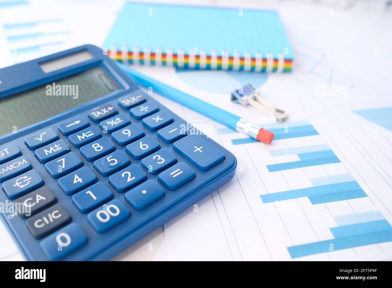 Business chart calculator pen hi-res stock photography and images - Alamy
