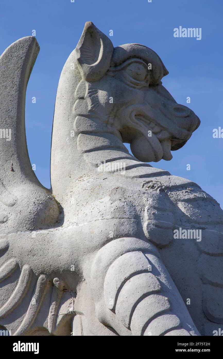 Queens beasts statues hi-res stock photography and images - Alamy