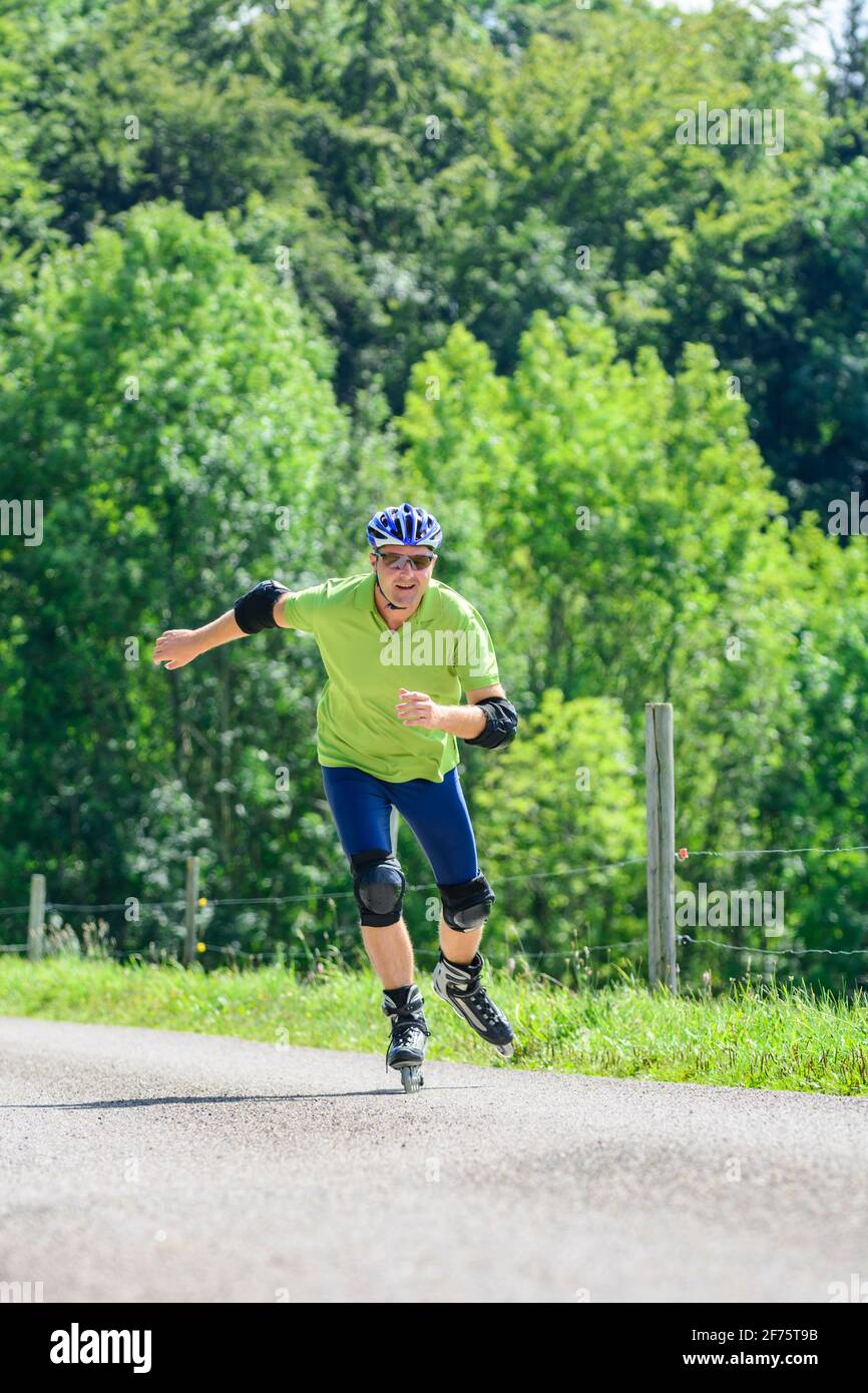Man roller skating hi-res stock photography and images - Alamy