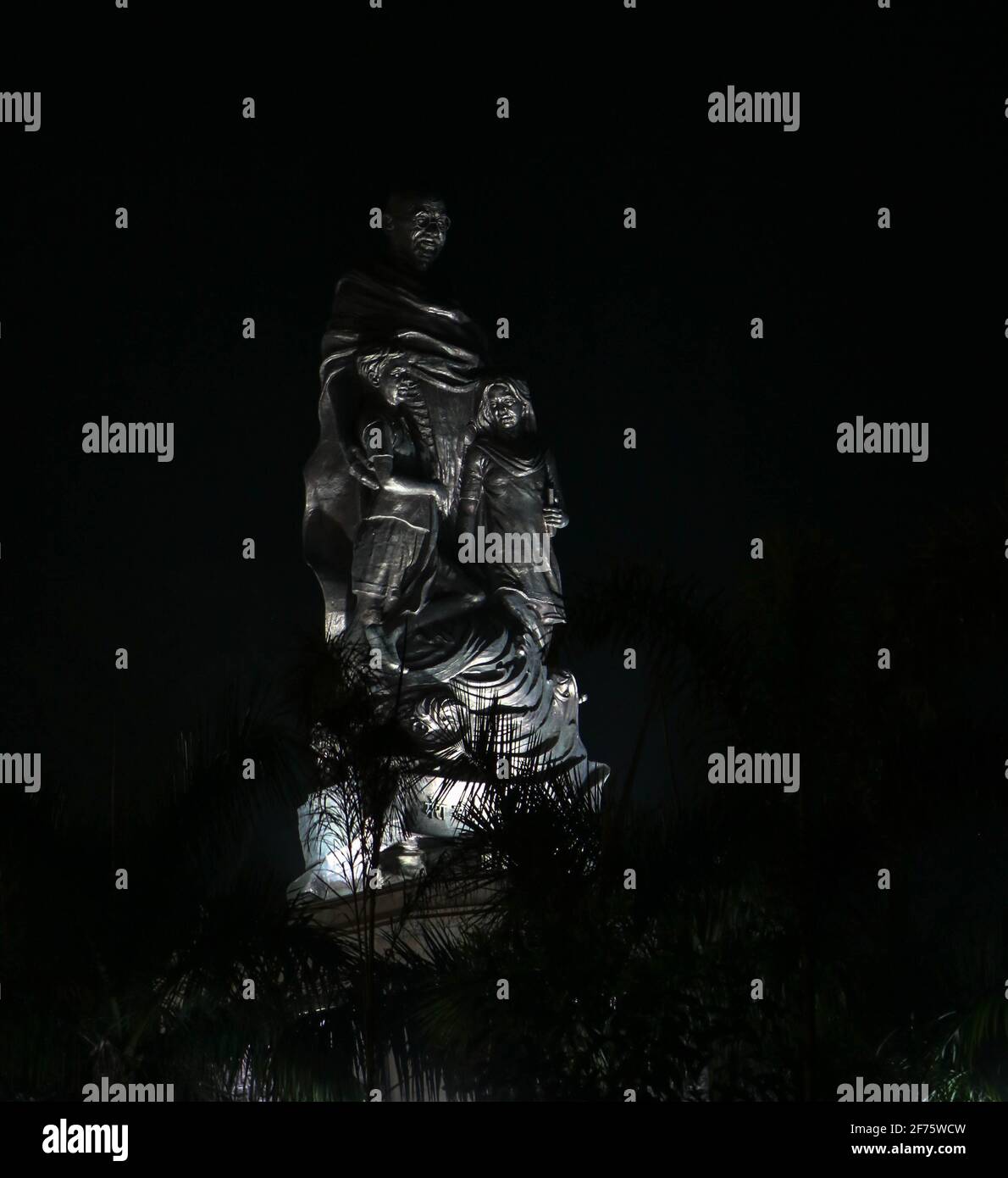 Night View of Statue of Mahatma Gandhi, Gandhi Maidan, Patna, Bihar ...