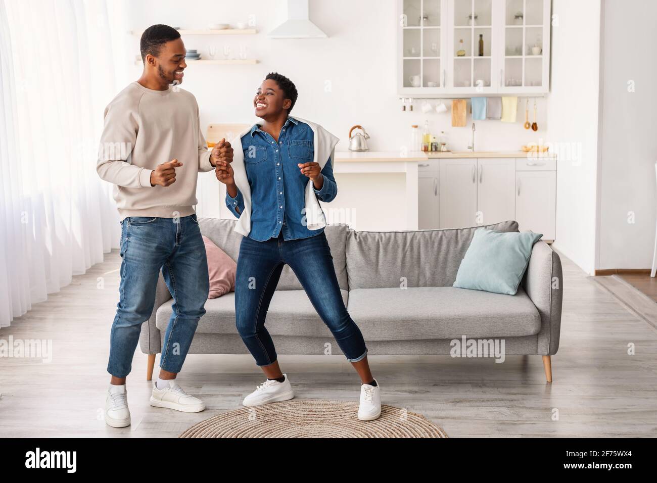Couple dancing at home hi-res stock photography and images - Alamy