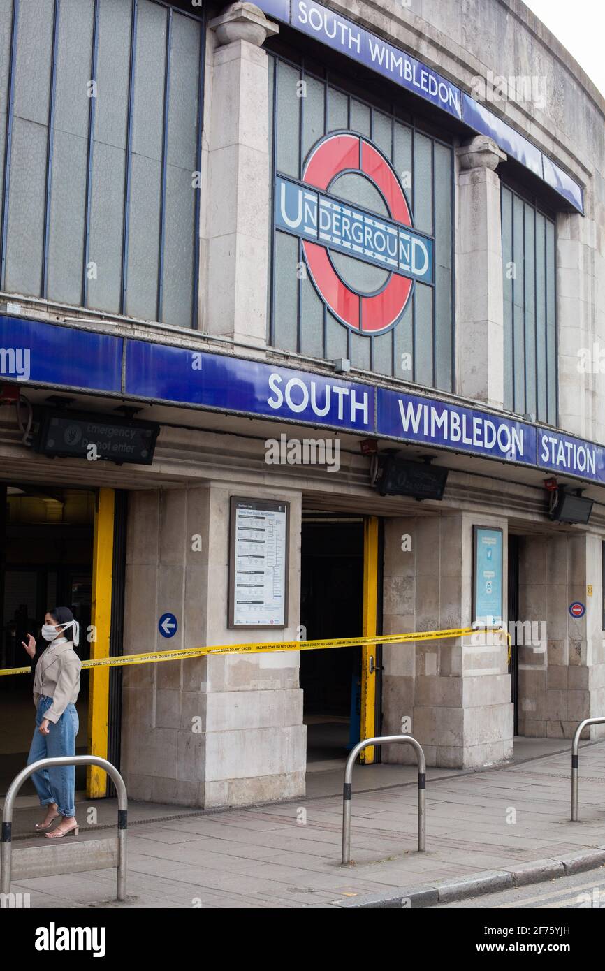 Wimbledon underground station hi-res stock photography and images - Alamy