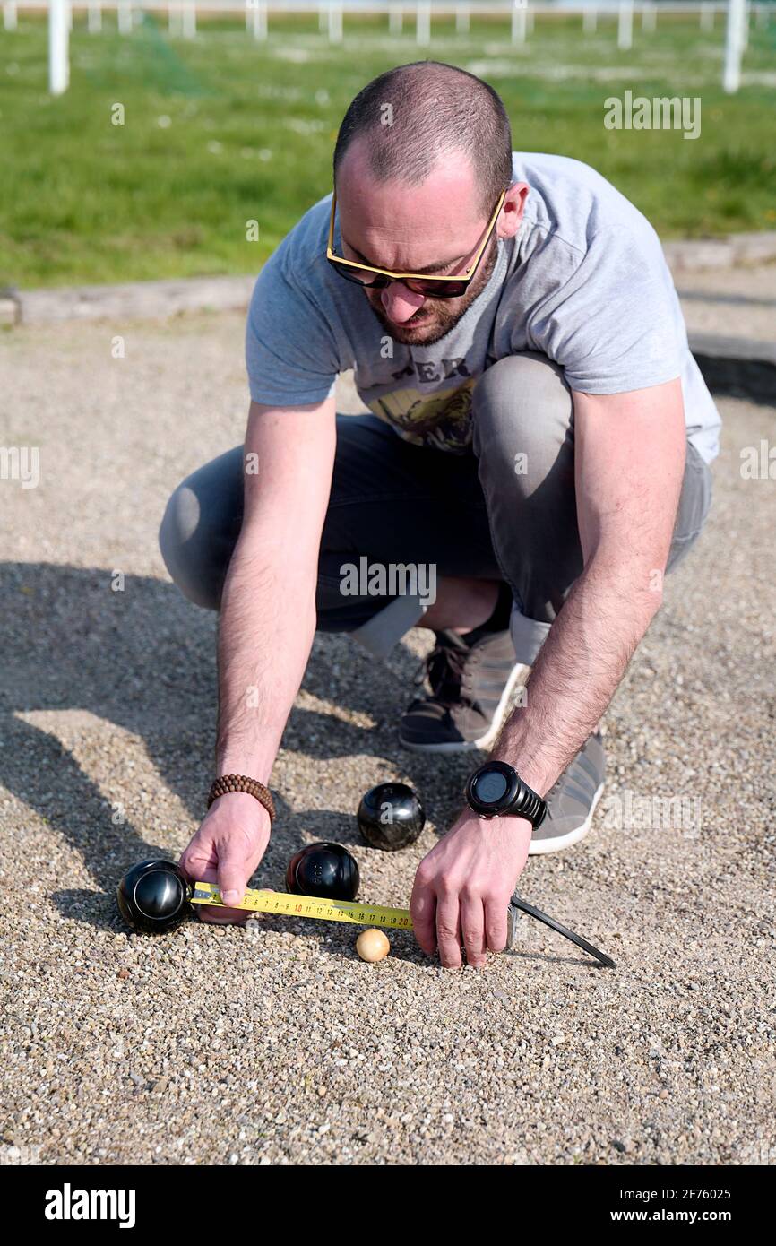 France, sport, a petanque player measuring Stock Photo - Alamy