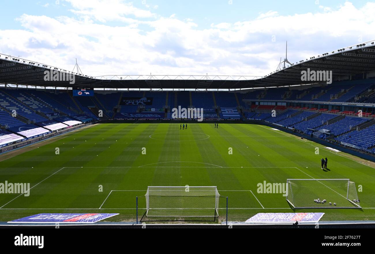 Madejski stadium hi-res stock photography and images - Alamy